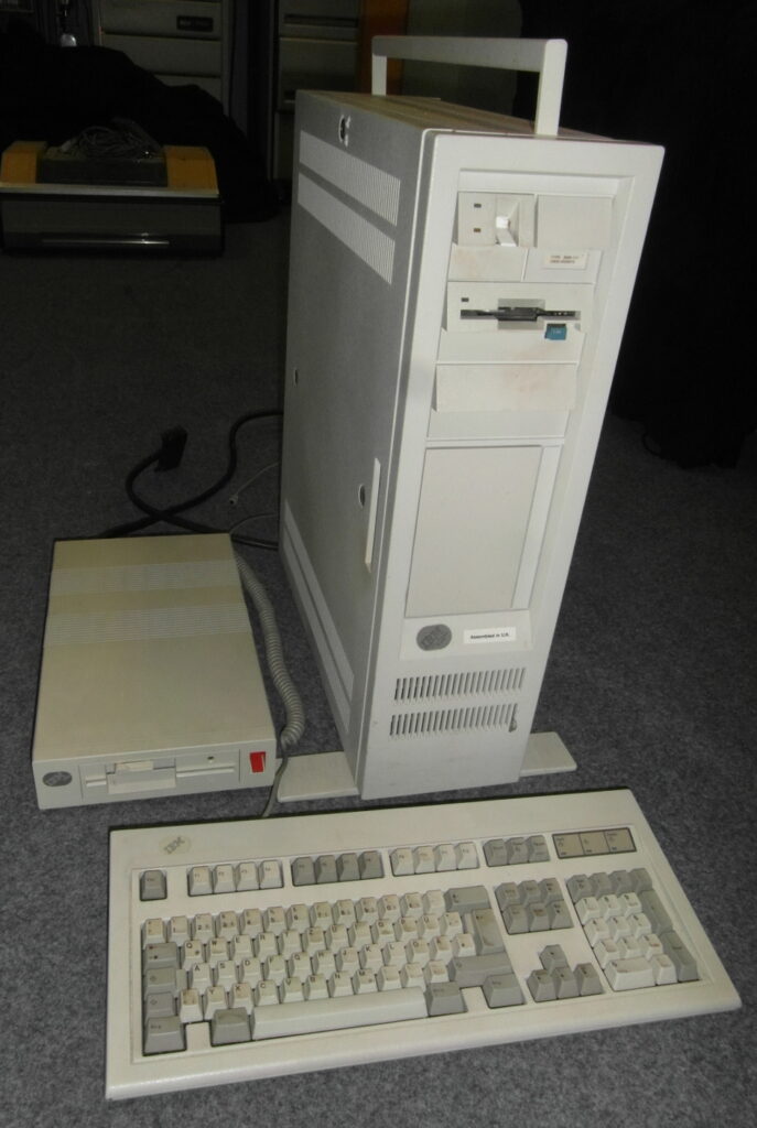 Neuzugang: IBM Tower Personal System/2, Model 80 mit IBM Tastatur und ...